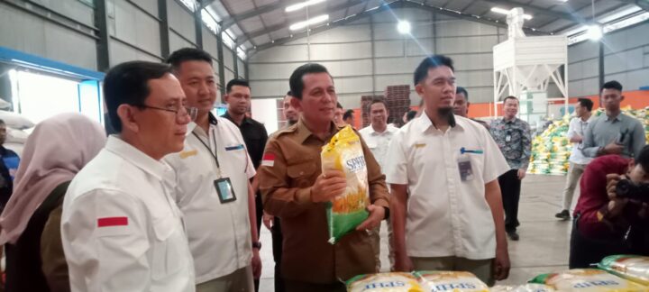 Stok Beras Aman Hingga 5 Bulan, Warga Kepri Diminta Tidak Panic Buying ... Stok Beras Aman Hingga 5 Bulan, Warga Kepri Diminta Tidak Panic Buying ...